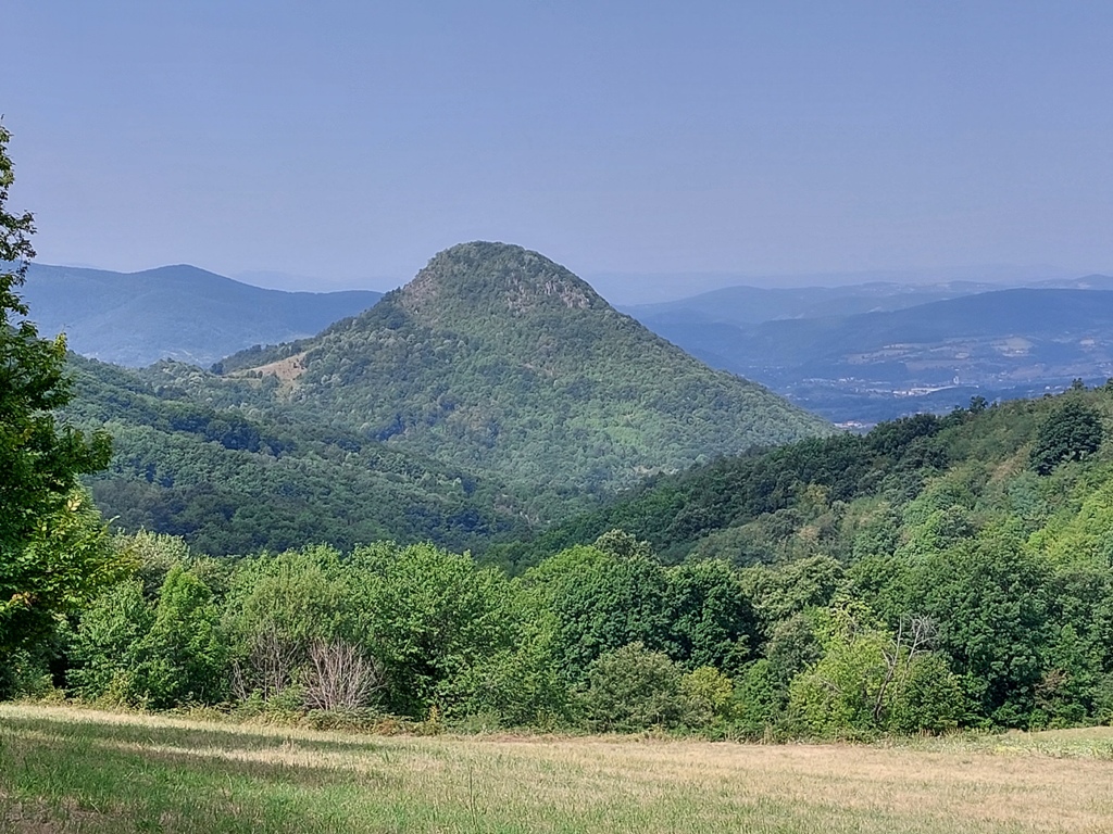 JEŠEVAC (Crni vrh 902 m, Trijeska 736 m)